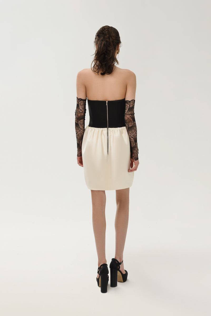 The Mini Bomb – Nafsika Skourti